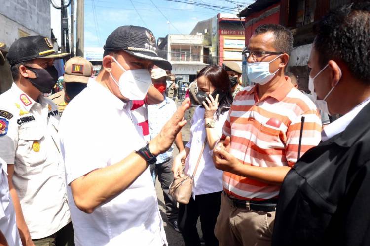 Dukung Program Kotaku, Camat Medan Area Pimpin Penertiban PKL Gang Langgar
